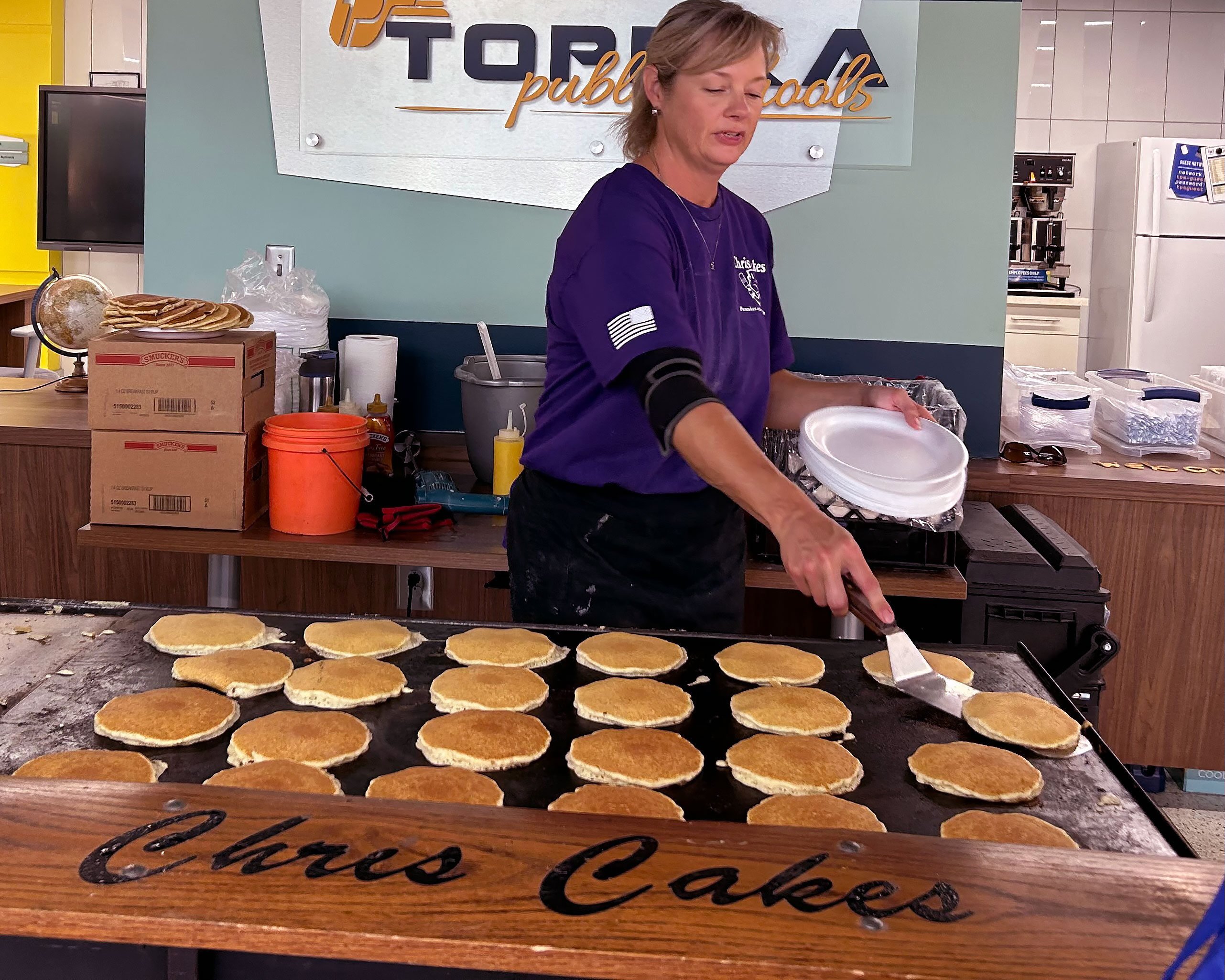 Azura Welcomes New Teachers with Gift Bags